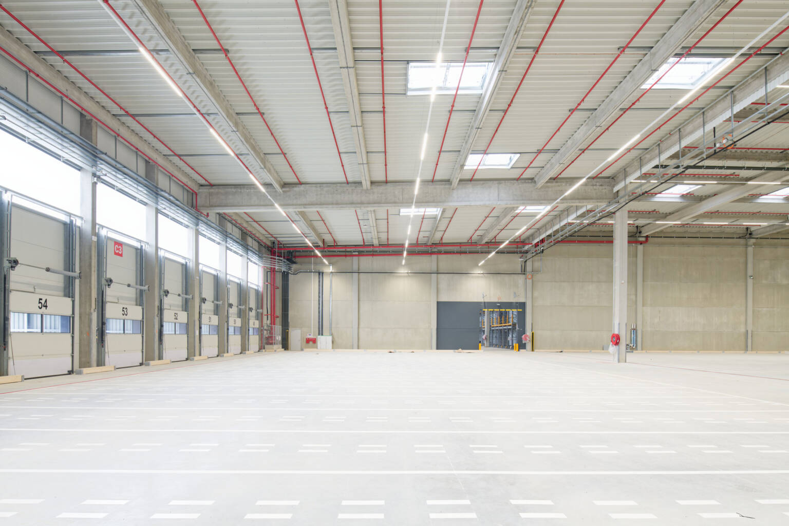 LIDL inaugure à Ablis (78) sa plus grande plateforme logistique de France réalisée par IDEC et ...